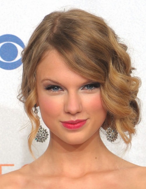 Some Great Side Swept Curly Updos You May Love - Hairstyles Weekly