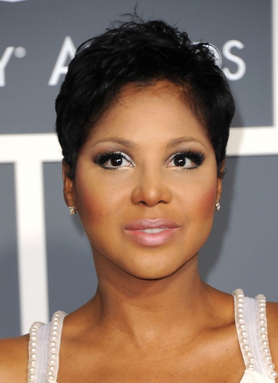 Short Haircut For Women Stylish Pixie Cut In Black Toni Braxton S