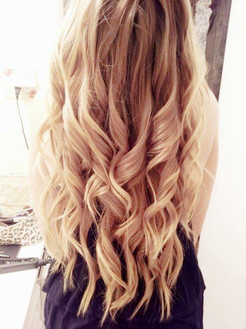 Soft Curly Hairstyle for Evenings - Large Loose Barrel Waves with Spiky ...