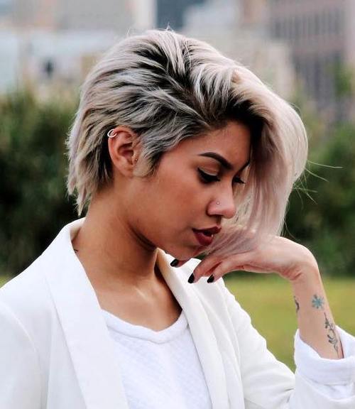 20 Cool Silver & White Highlights Hair Ideas - Hairstyles Weekly