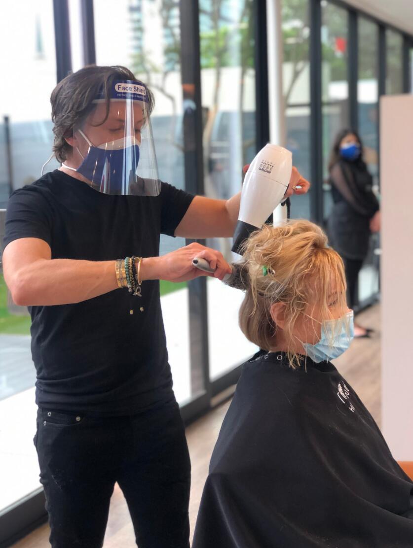 3 Benefits of Sticking with your Stylist - Hairstyles Weekly