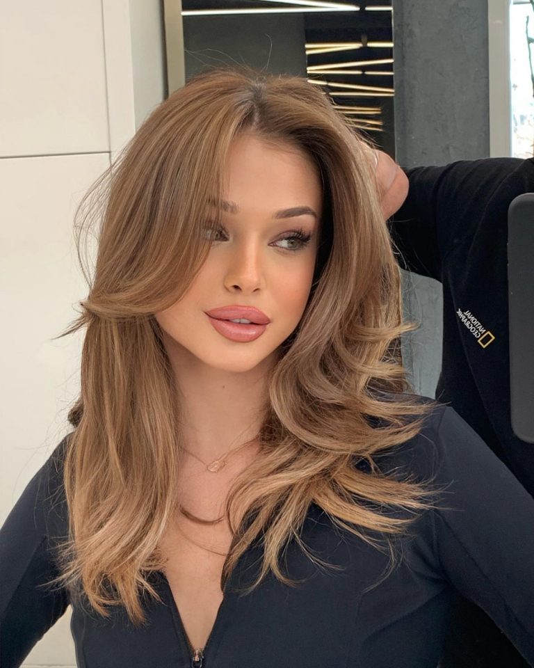 A Beginner's Guide on How to Style Curtain Bangs - Hairstyles Weekly