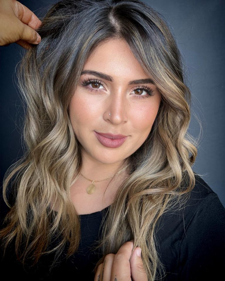 20 Flattering Medium Length Hairstyles for Women 2024 - Hairstyles Weekly