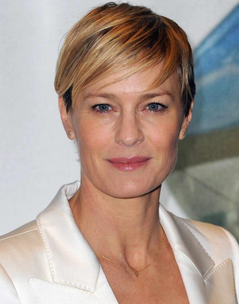 20 Best Short Haircuts for Women Over 50 - Hairstyles Weekly